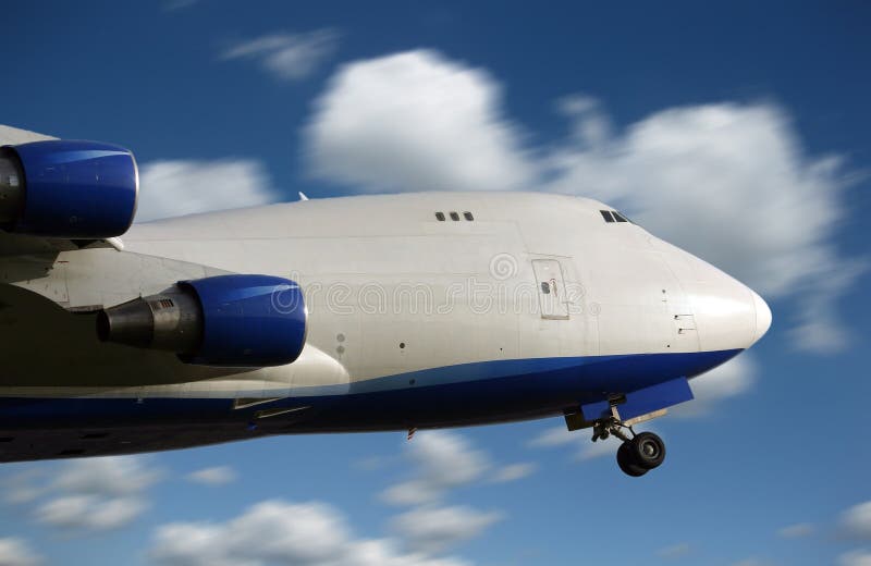 Grande aereo in decollo immagine stock. Immagine di ascensione - 27393299