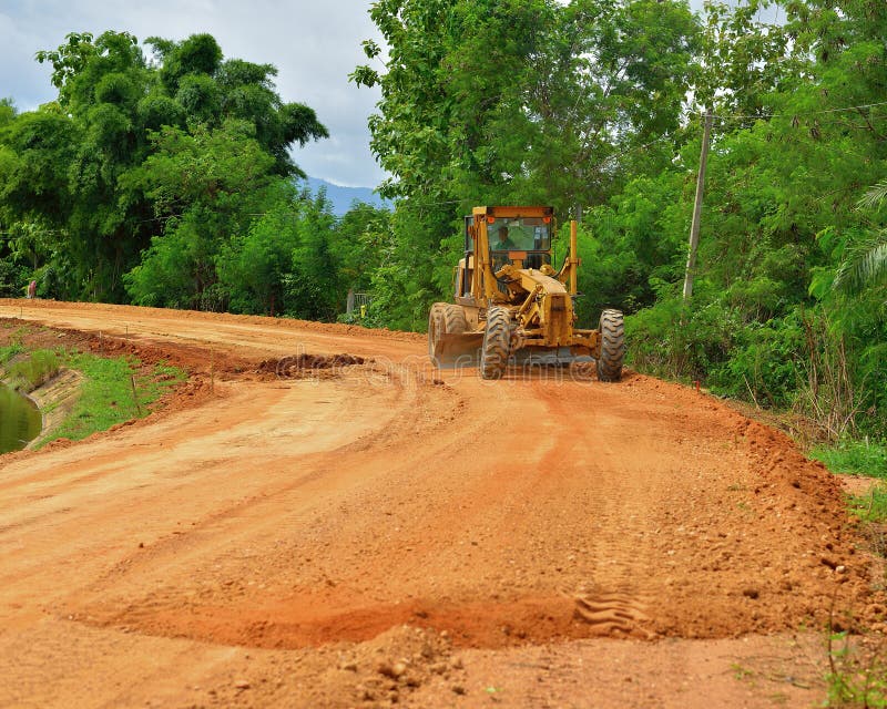 Grande Graduador Uma Estrada Estreita Foto de Stock - Imagem de sujeira ...