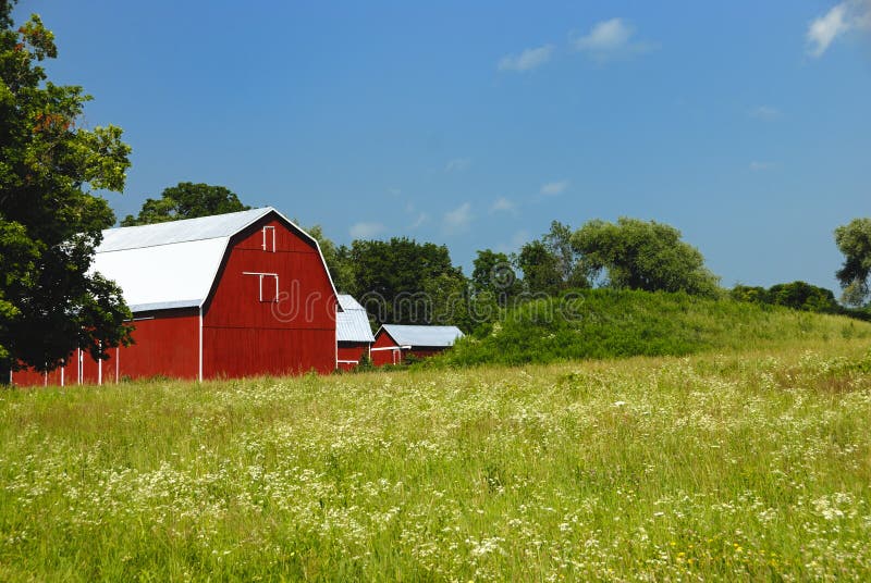 Ferme Américaine Rouge Traditionnelle Image stock - Image of propre ...
