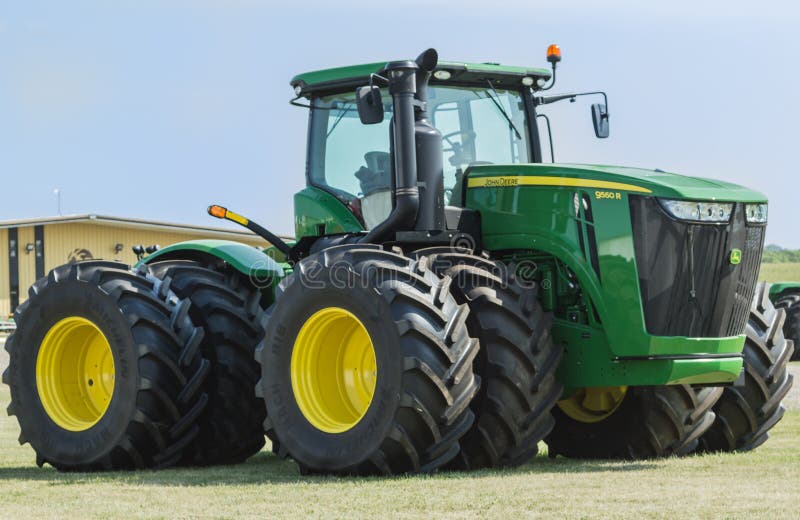 Grande John Deere Tractor immagine editoriale. Immagine di agricoltura ...
