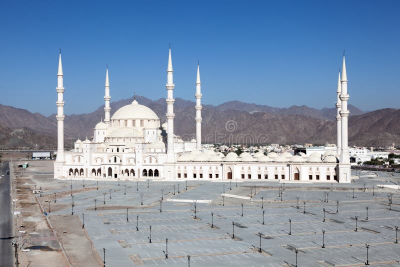 Grande Moschea in Fujairah, UAE Immagine Stock - Immagine di unito ...