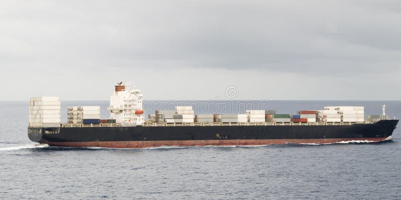 Grande Nave Della Nave Portacontainer E L'orizzonte Fotografia Stock ...