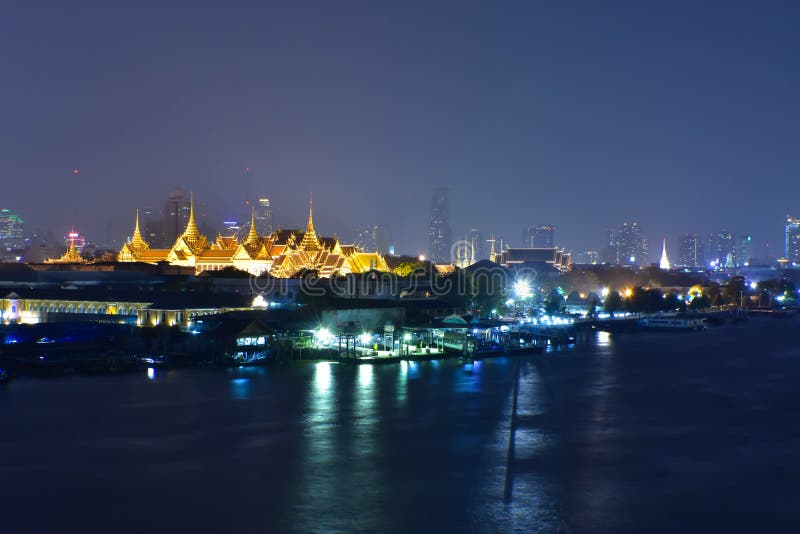 Grande palace night scene editorial photo. Image of keaw - 67862241
