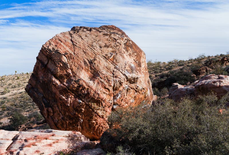 Grande roche ronde photo stock. Image du roche, économie - 63425366