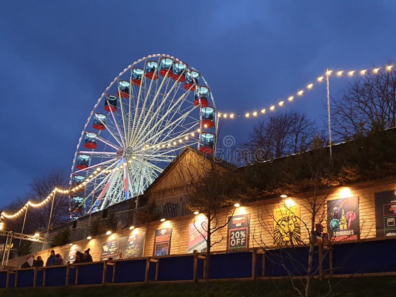 Grande roue la nuit image stock. Image du nuit, roue - 167365117