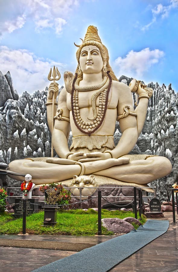 Grande Statue De Dieu Shiva De L'Inde Image stock - Image du ...