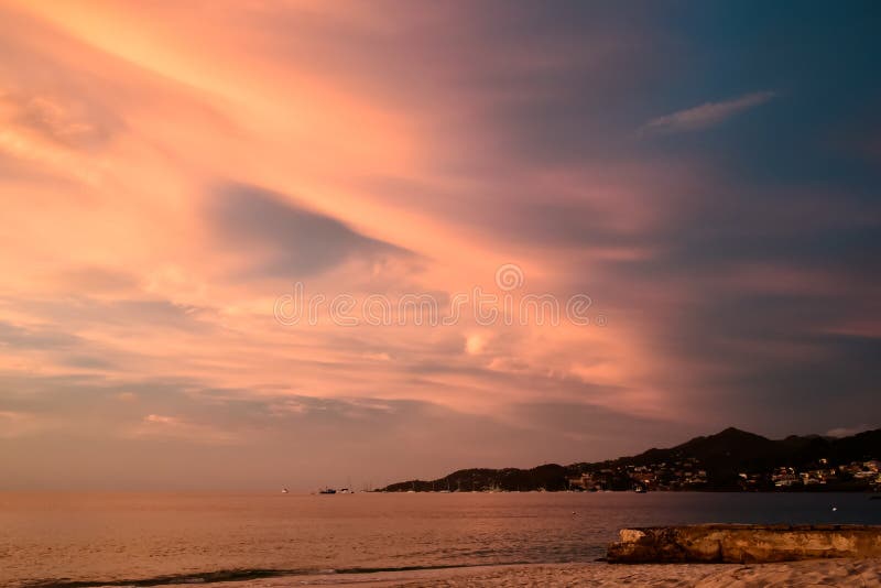 Grande tramonto rosa fotografia stock. Immagine di mare - 90609548