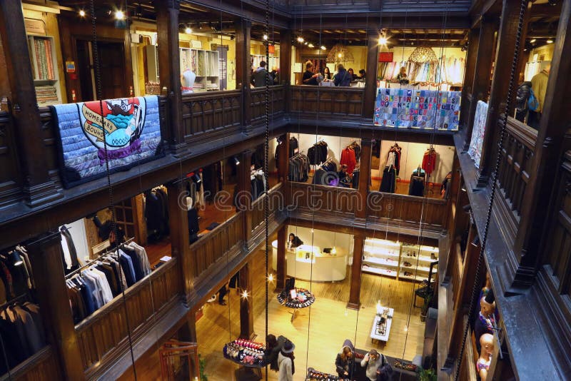 Grandes Almacenes De La Libertad En Londres Blanco Y Negro Foto ...