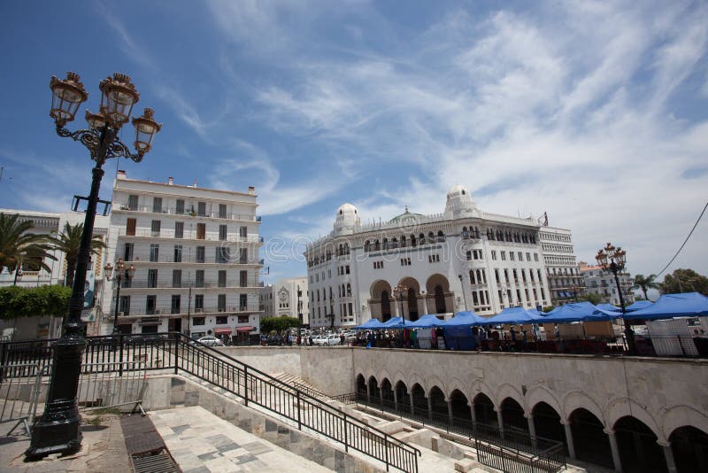 El La Que Los Grandes Posts Argel Son Un Edificio Del Estilo Neo-moro ...