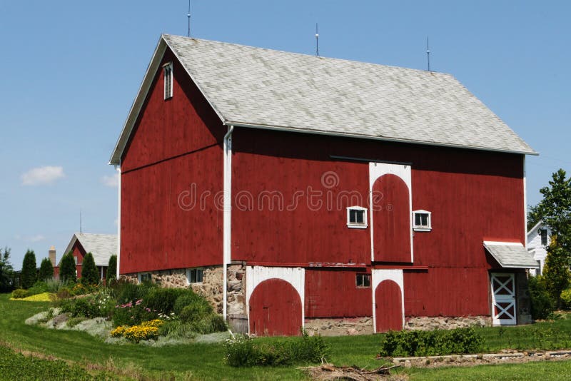 Grange rouge image stock. Image du vert, bois, grange - 54009443