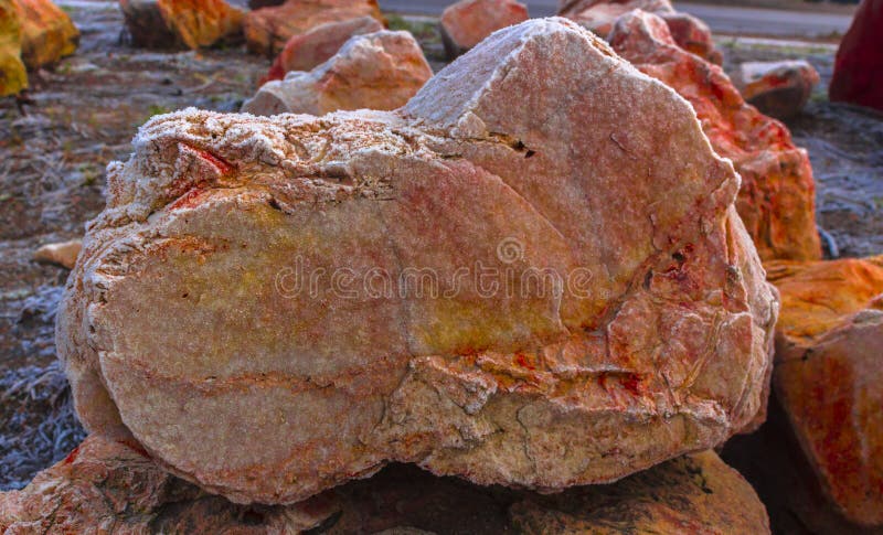 Graniet Rode Rotsen Grote Stenen Gemiddelde Stenen Rots Mineralen Stock ...