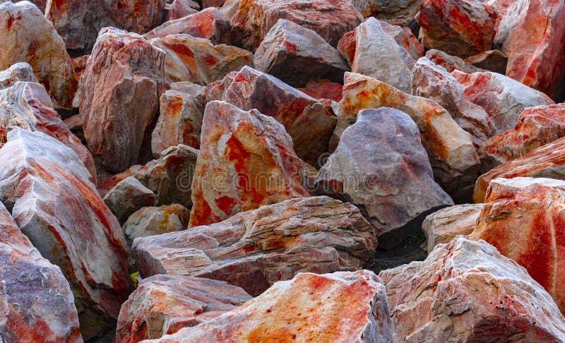 Graniet Rode Rotsen Grote Stenen Gemiddelde Stenen Rots Mineralen Stock ...