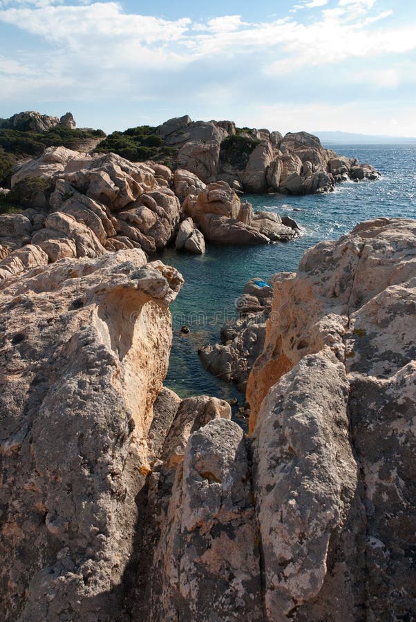 Granit rose en Sardaigne photo stock. Image du été, vert - 22955828