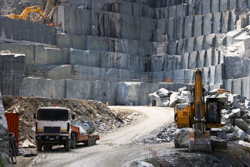 Granite quarry stock image. Image of chains, blade, action - 10281455