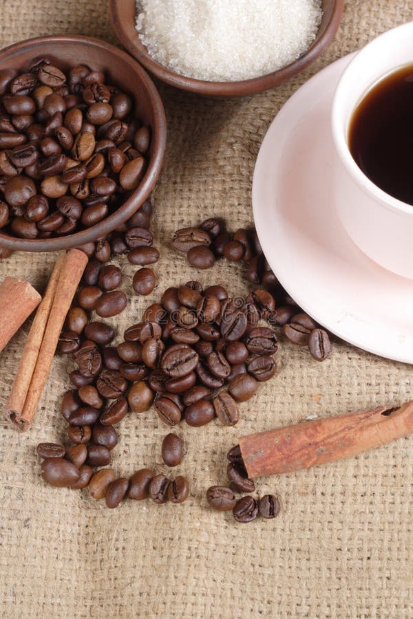 Granos de café Robusta imagen de archivo. Imagen de oscuro - 34437615