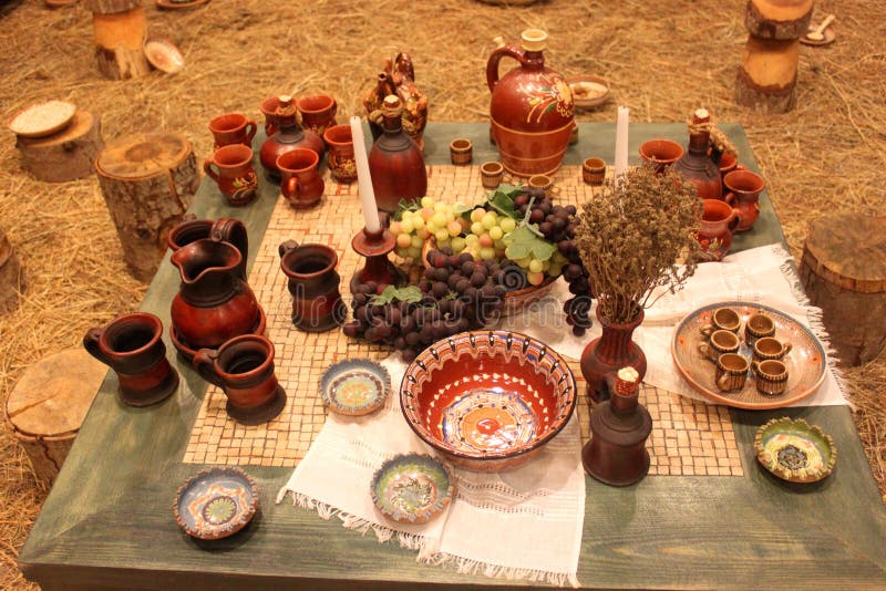 Grapes and set of ceramic stock image. Image of produce - 39247723