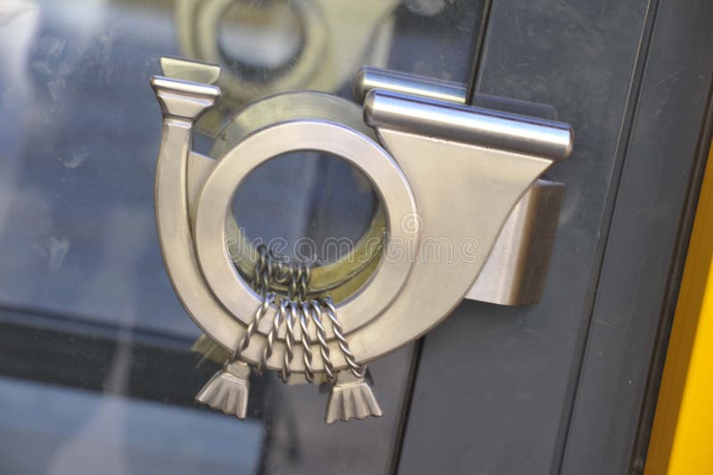 Graphical Symbol of a Post Horn Stock Photo - Image of freighting ...