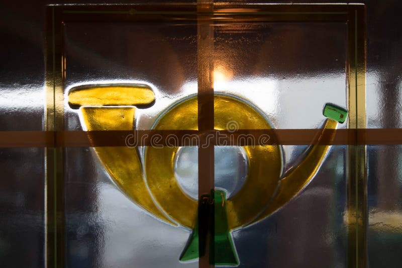 Graphical Symbol of a Post Horn Stock Photo - Image of noise, goods ...