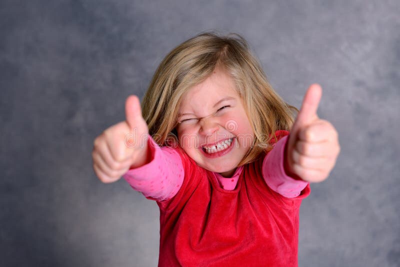 Lachend Kind Duim Omhoog