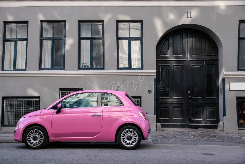 Grappige roze auto stock foto. Image of mini, auto, roze - 44452724