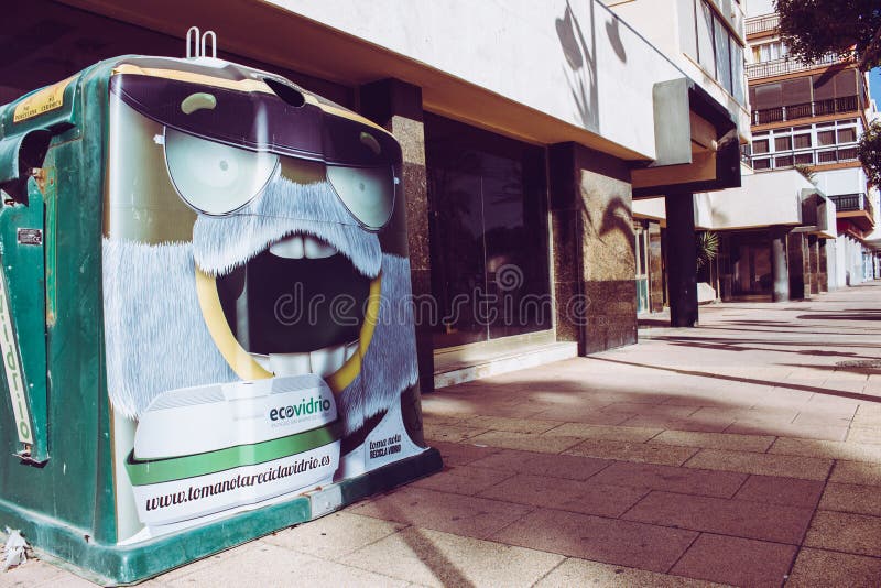 Grappig Vuilnisbakje Voor Plastic Gedifferentieerde Afvalinzameling ...