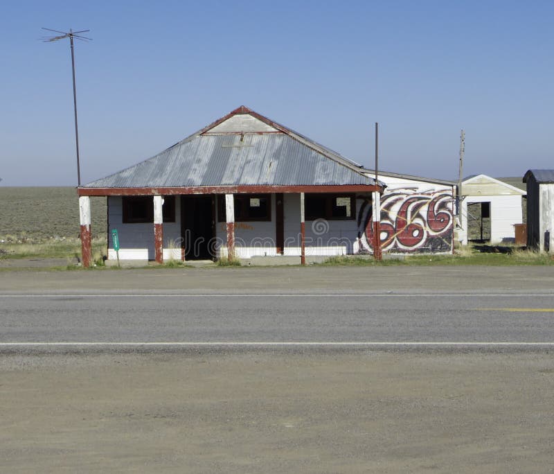 Grasmere Idaho stockbild. Bild von graffiti, pole, gras - 76383559