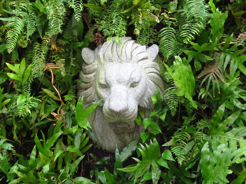 Grass, Sculpture, Plant, Statue Picture. Image: 100571126