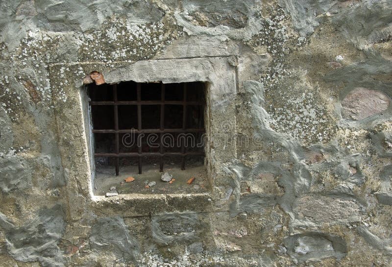 Finestra Con Una Grata Di Una Prigione Medievale Fotografia Stock ...