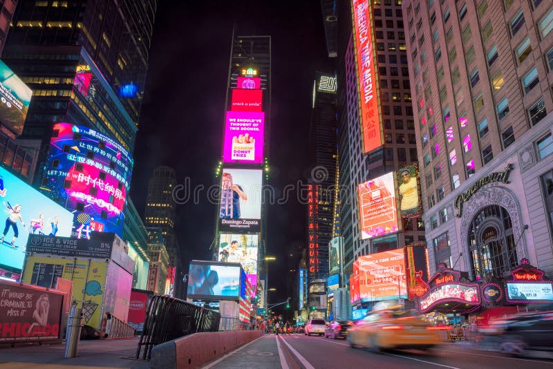 Times Square La Nuit, Manhattan, New York Photo stock éditorial - Image ...