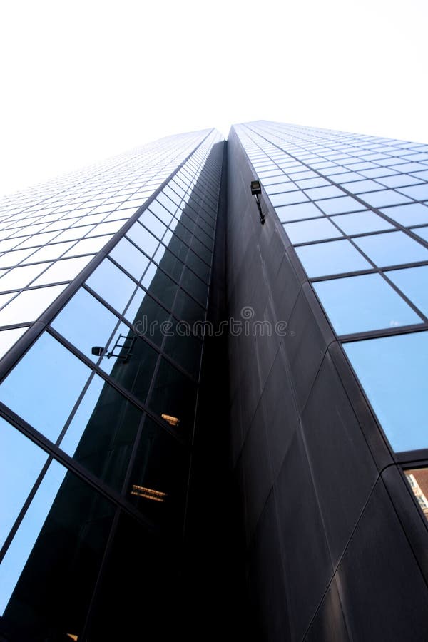 Gratte-ciel Grand-angulaire Image stock - Image du large, ciel: 838603