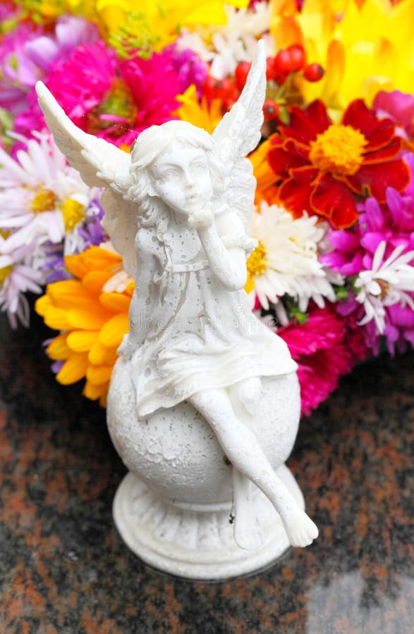 Grave decoration in autumn stock image. Image of symbol - 34995769