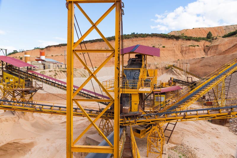 Gravel Aggregate Extraction Stock Photo - Image of arid, machinery ...