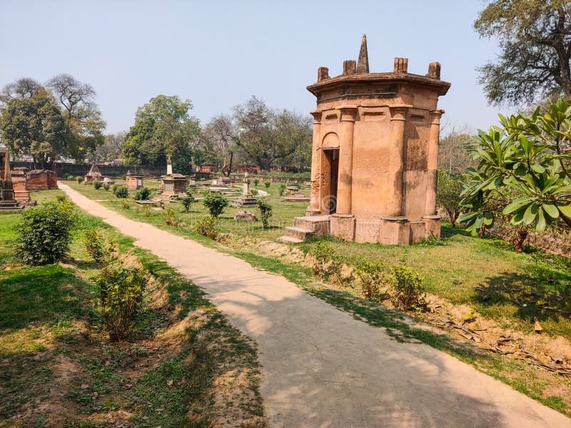 Graveyard of Britishers in Lucknow India, it Was Built-in 1800 ...