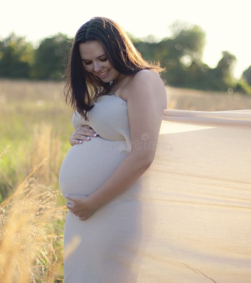 Gravid kvinna fotografering för bildbyråer. Bild av härlig - 19244649