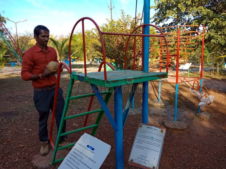 Gravity Ball Science Theory Demonstrate Program by Asian Man in India ...