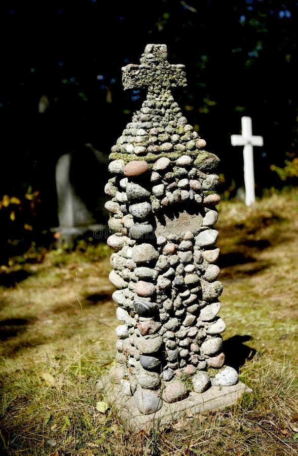 Gravsten arkivfoto. Bild av matrist, sten, gräs, läskigt - 5842058