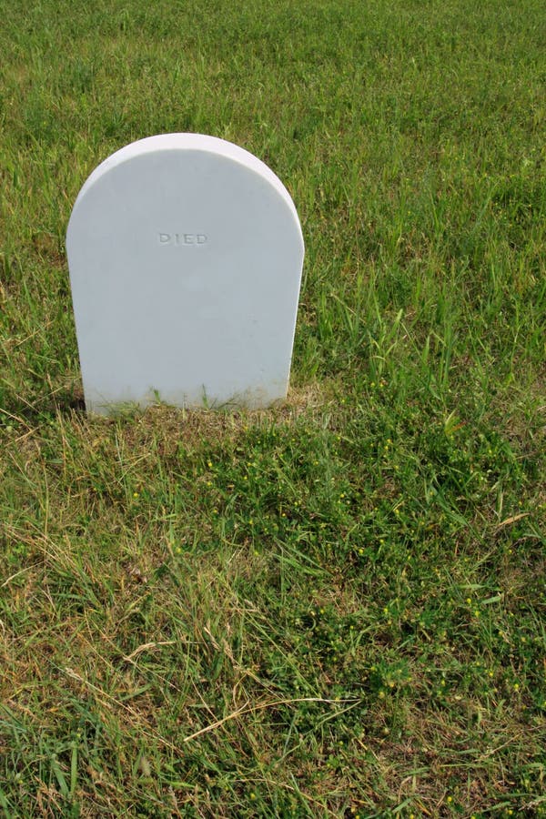 Gravsten arkivfoto. Bild av dött, matrist, gräs, grav - 5842058