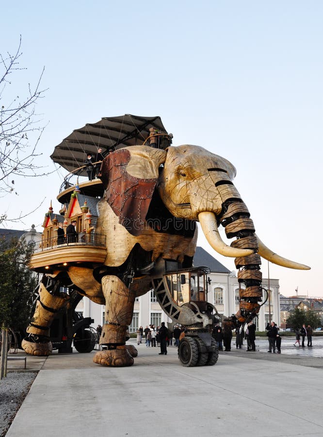 The Great Elephant in Nantes Editorial Photography - Image of bizarre ...