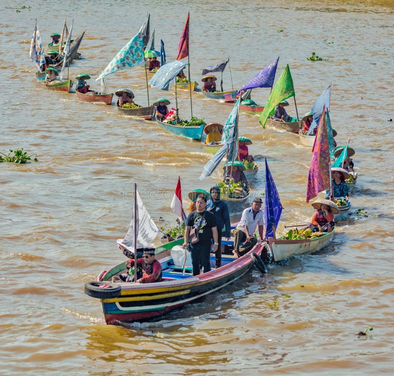 Great Floating Market Boat Formation Editorial Image - Image of market ...