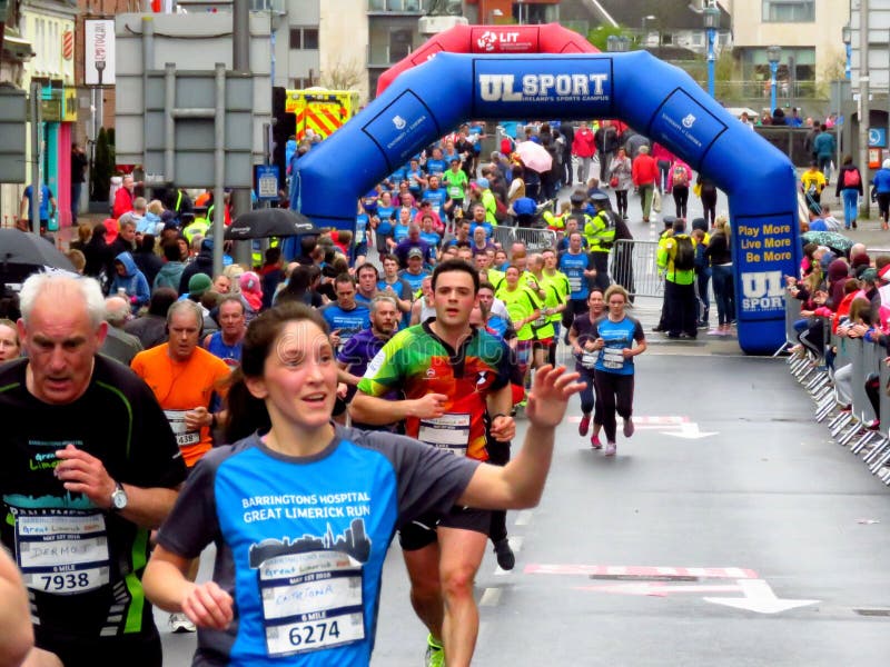Great Limerick Run 2016 editorial photography. Image of walk - 71159182