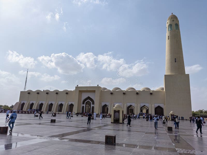 Doha mosque editorial stock photo. Image of walkway - 253275698