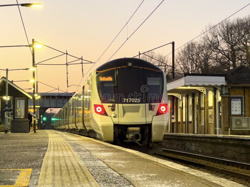 Great Northern Train at Gordon Hill Editorial Stock Photo - Image of ...