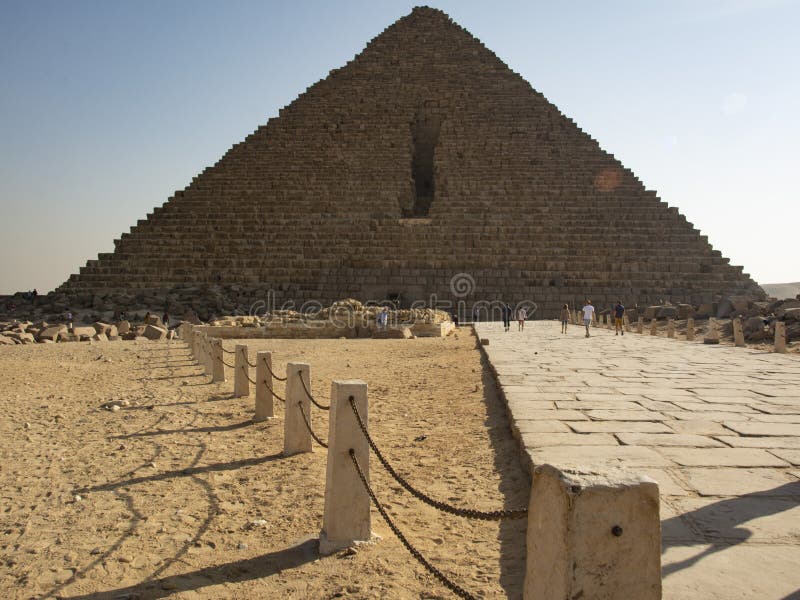The Great Pyramid of Giza, Egypt, Stands between 2 Other Pyramids ...