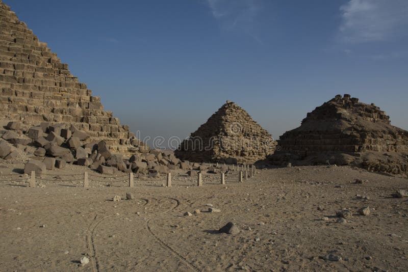 The Great Pyramid of Giza, Egypt, Stands between 2 Other Pyramids Stock ...