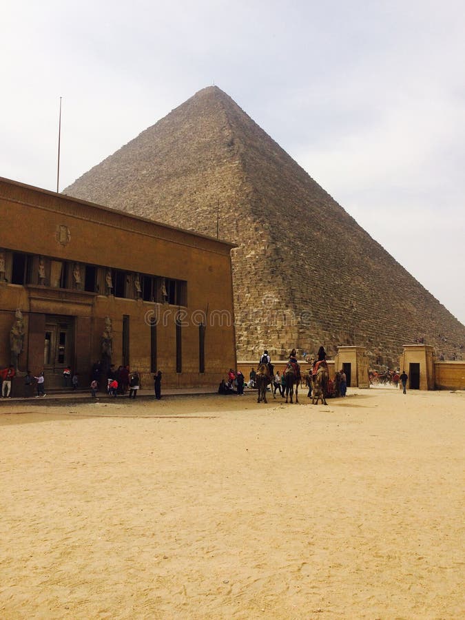 The Great Pyramid of Khufu at Giza Editorial Stock Image - Image of ...