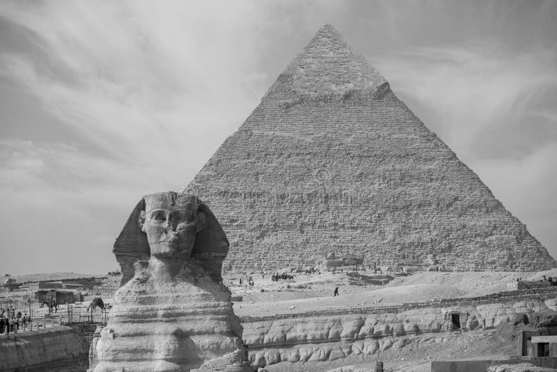 The Great Sphinx of Giza with the Great Pyramid in Black and White ... The Great Sphinx of Giza with the Great Pyramid in Black and White ...