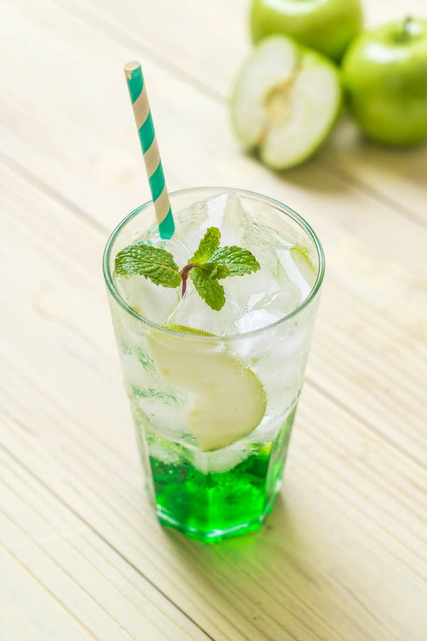 Green apple soda stock image. Image of lemon, glass - 129528577
