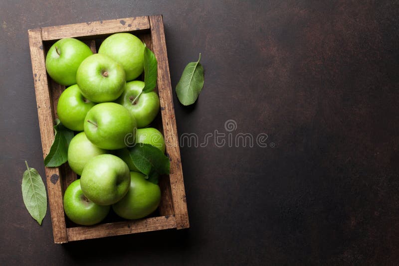 Green apples in wooden box stock image. Image of juicy - 147632903