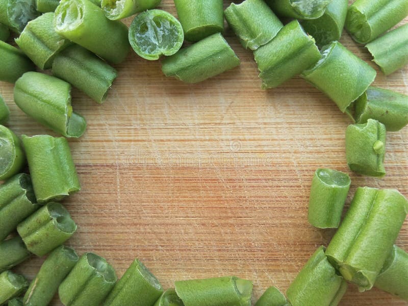 Green Bean Circle on Wooden Background Stock Image - Image of haricots ...