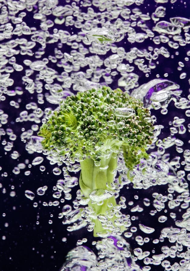 Green Broccoli Falling in Water with Air Bubbles Stock Image - Image of ...